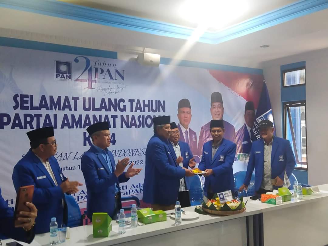 Potong Tumpeng Tandai Syukuran HUT ke-24 PAN di Riau | VOXindonews.com